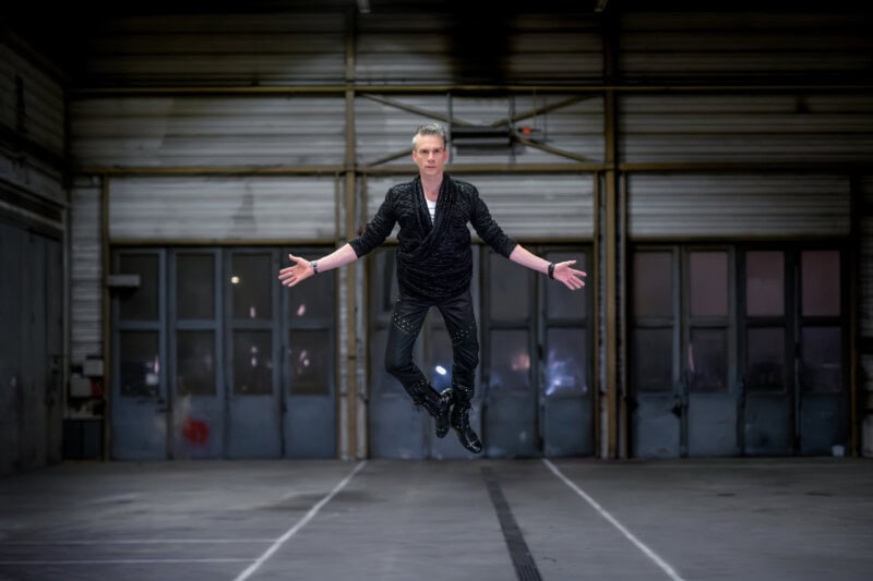 Die FLYING ILLUSION vom Zauberer & Illusionist MAGIC MAN