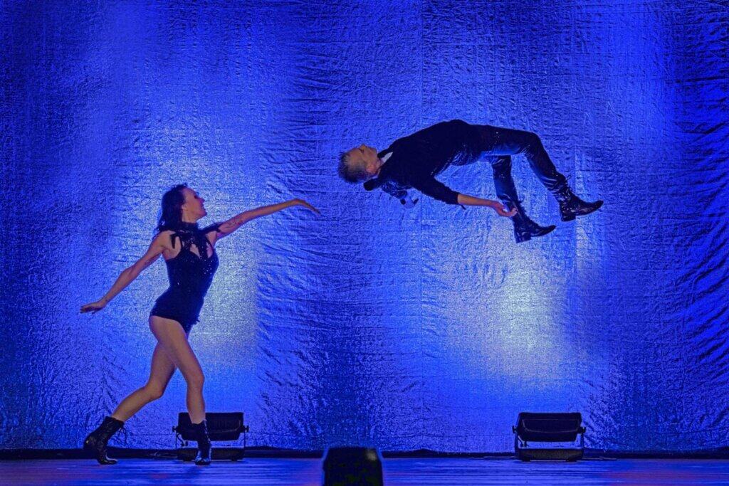 Die FLYING ILLUSION vom Zauberer & Illusionist MAGIC MAN